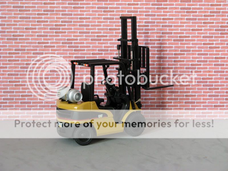 Review - NORSCOT Models | Caterpillar P5000 Lift Truck - Car Forums and ...